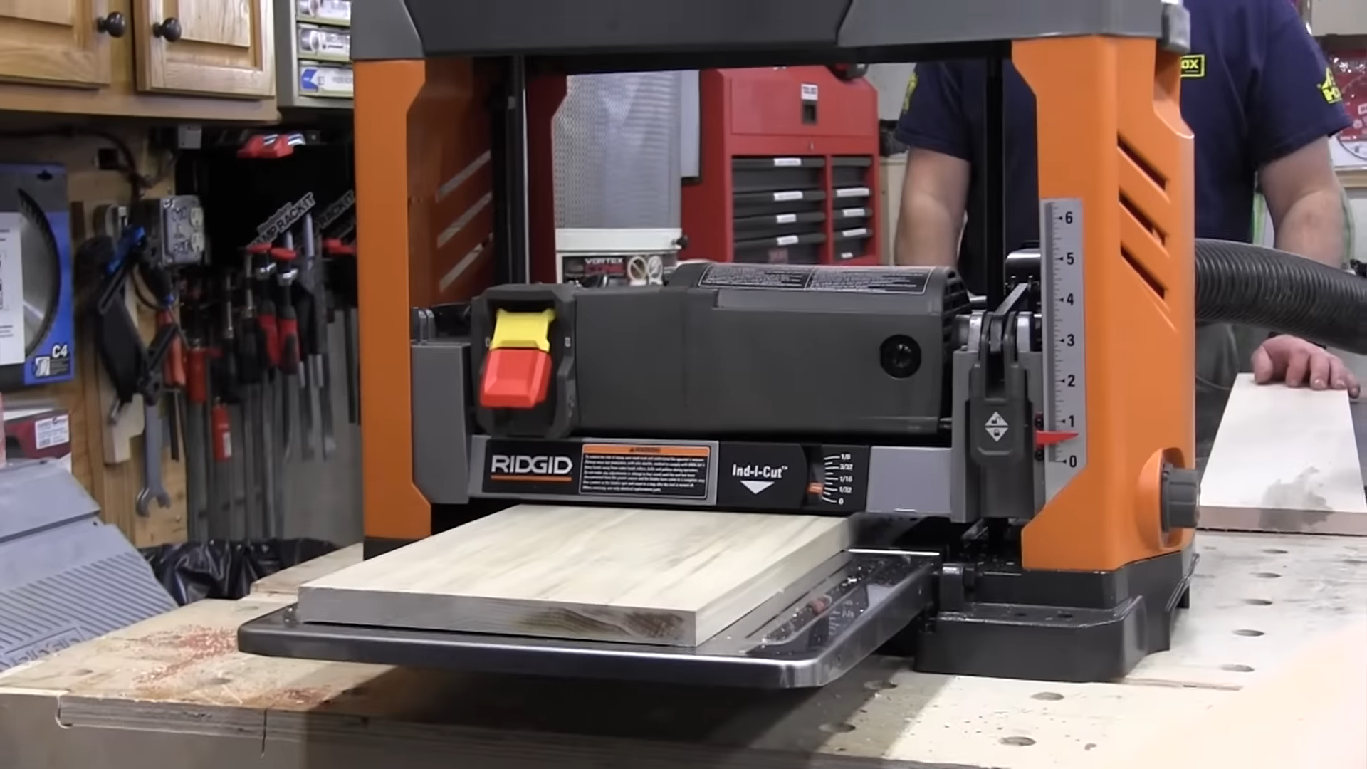 DeWalt DW735 vs Ridgid R4331: WhichPlaner is Best? (2026)